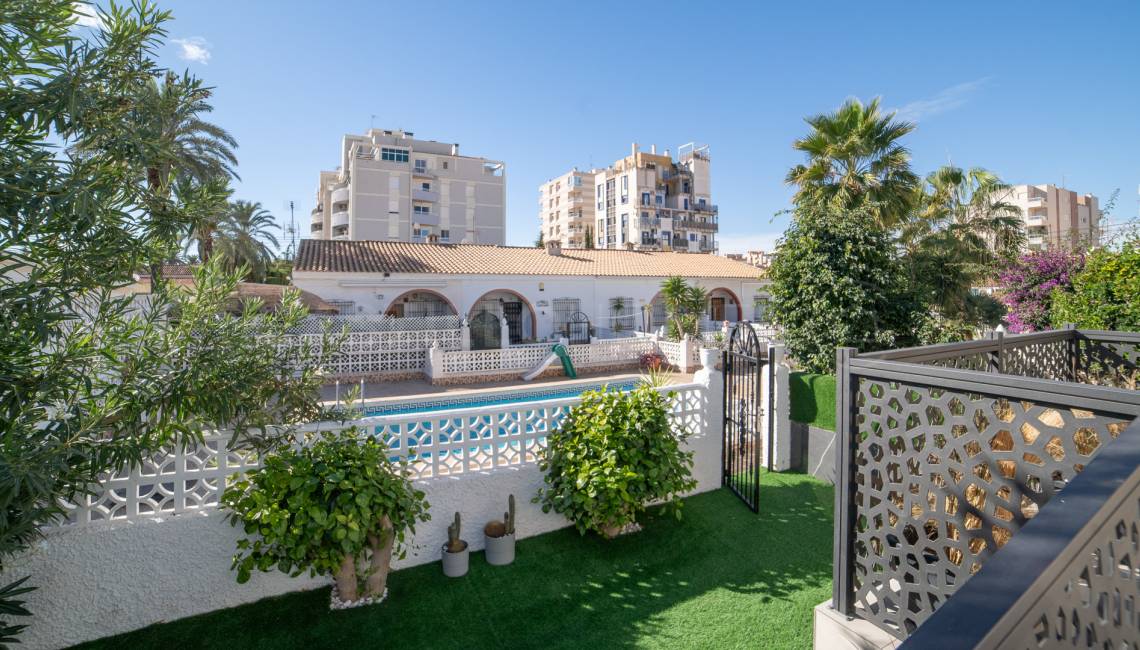 Modernt radhus i los Angeles/ Torrevieja