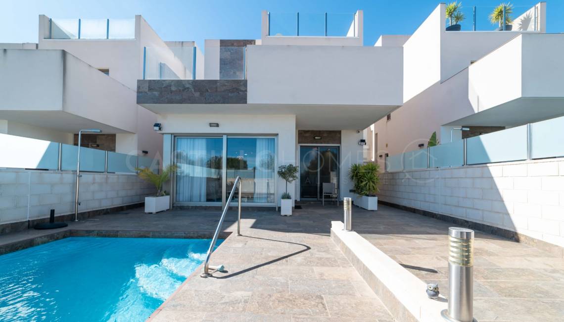 Modern villa nu till salu i Villa Martin